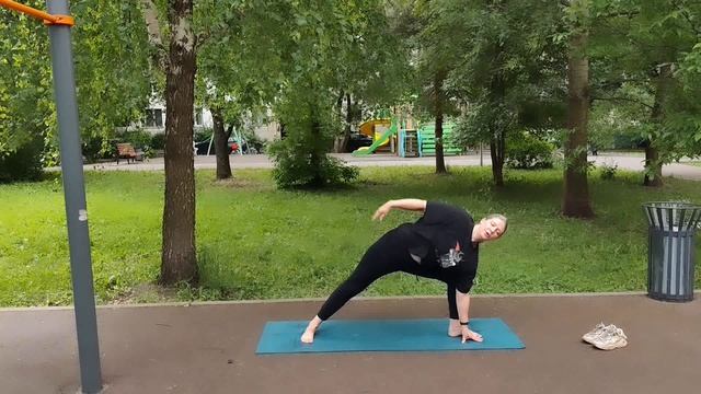 Аштанга на свежем воздухе | День 3 • 75,5 кг | Двигаемся дальше 💚(ДОЖДЬ не помеха?)