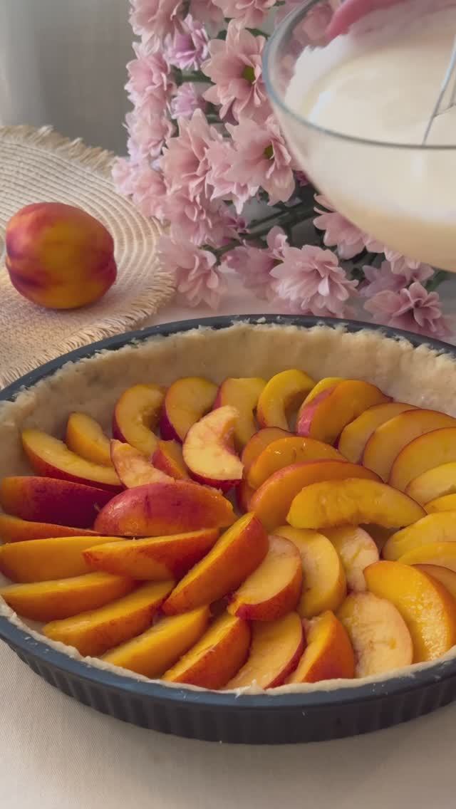 Сметанник с нектаринами и вкусной песочной основой. Точно стоит приготовить по рецепту!