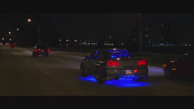 Двойной Форсаж 2003 Брайн О Коннор едет на гонку на Nissan Skyline GTR R34.