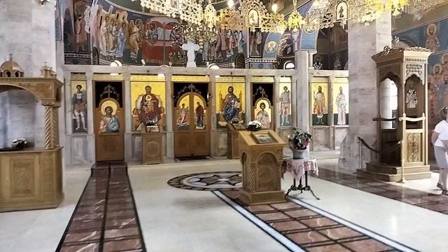 Убранство храма в Сербии