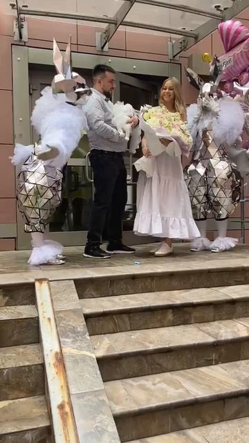 Артисты и персонажи на выписку из роддома в Москве — красивая встреча малыша и родителей