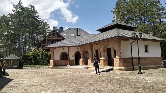 Сербская церковь. Для свечей отдельное помещение