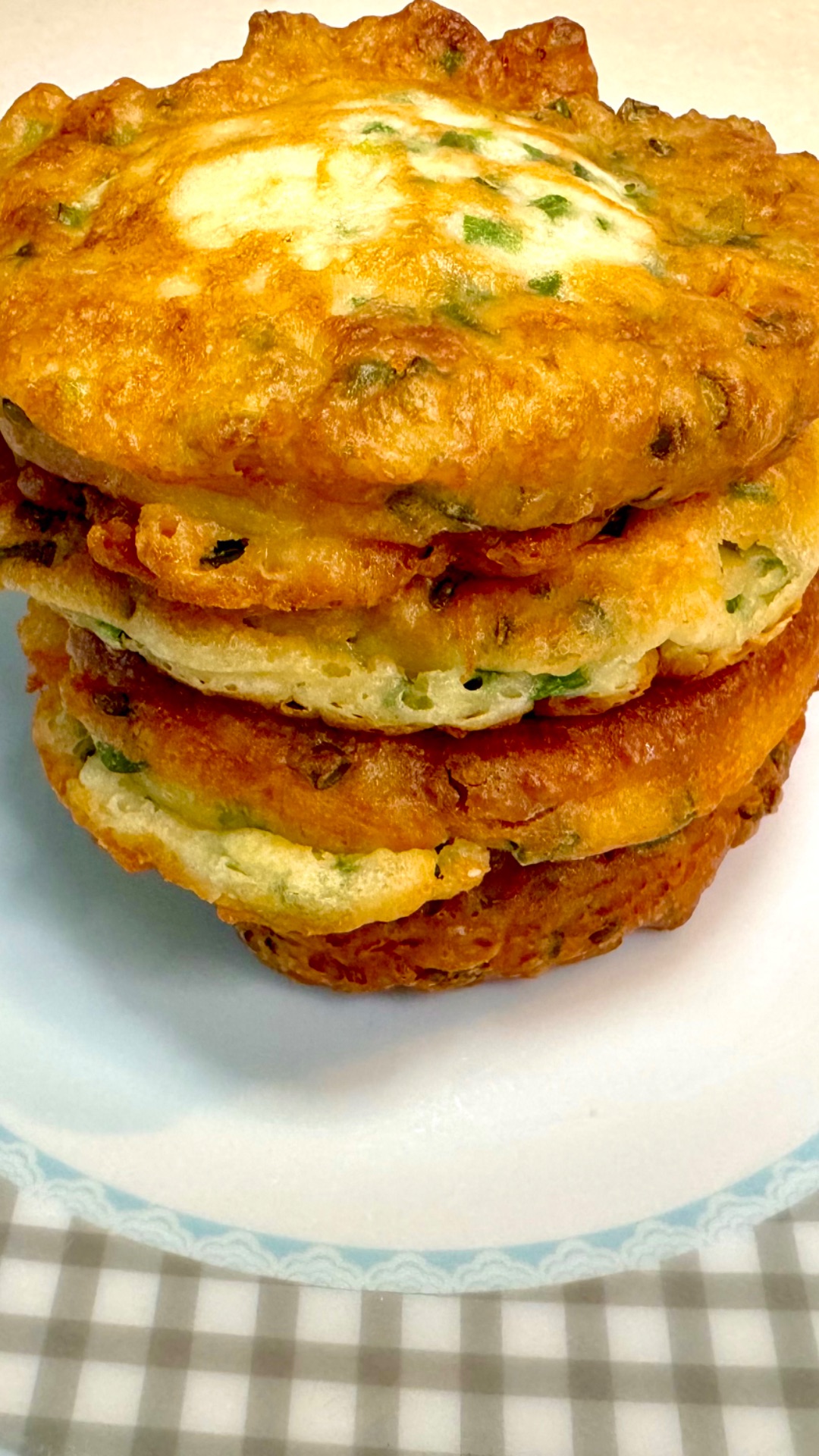 Вкусные пышные оладьи на кефире с зеленым луком!