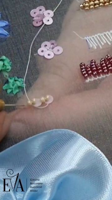 Как пришить пайетки крючком через бусину