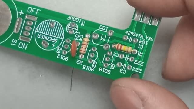 Игрушечный металлоискатель из Китайского комплекта.
