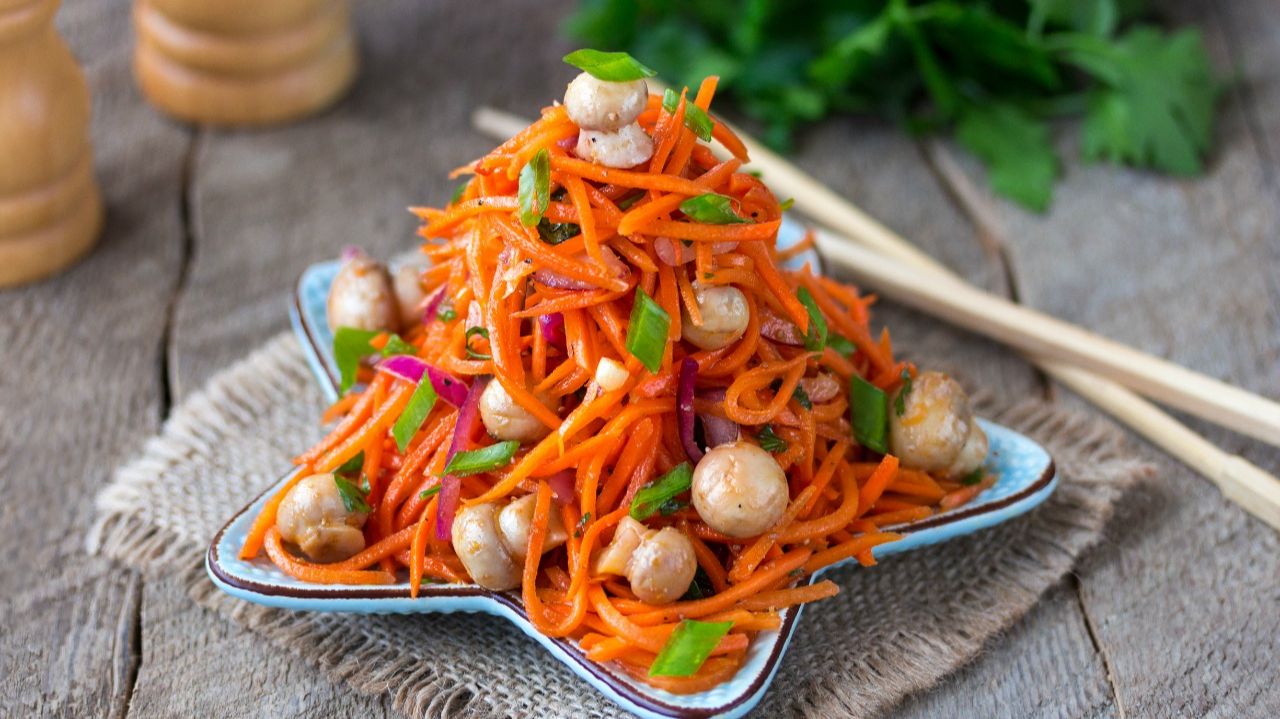 🥕 Закусочный салат из моркови и шампиньонов с ароматными травами