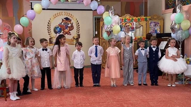 Песня «Воспитательница наша» (Е.Александрова). Группа №6 "Искорки"