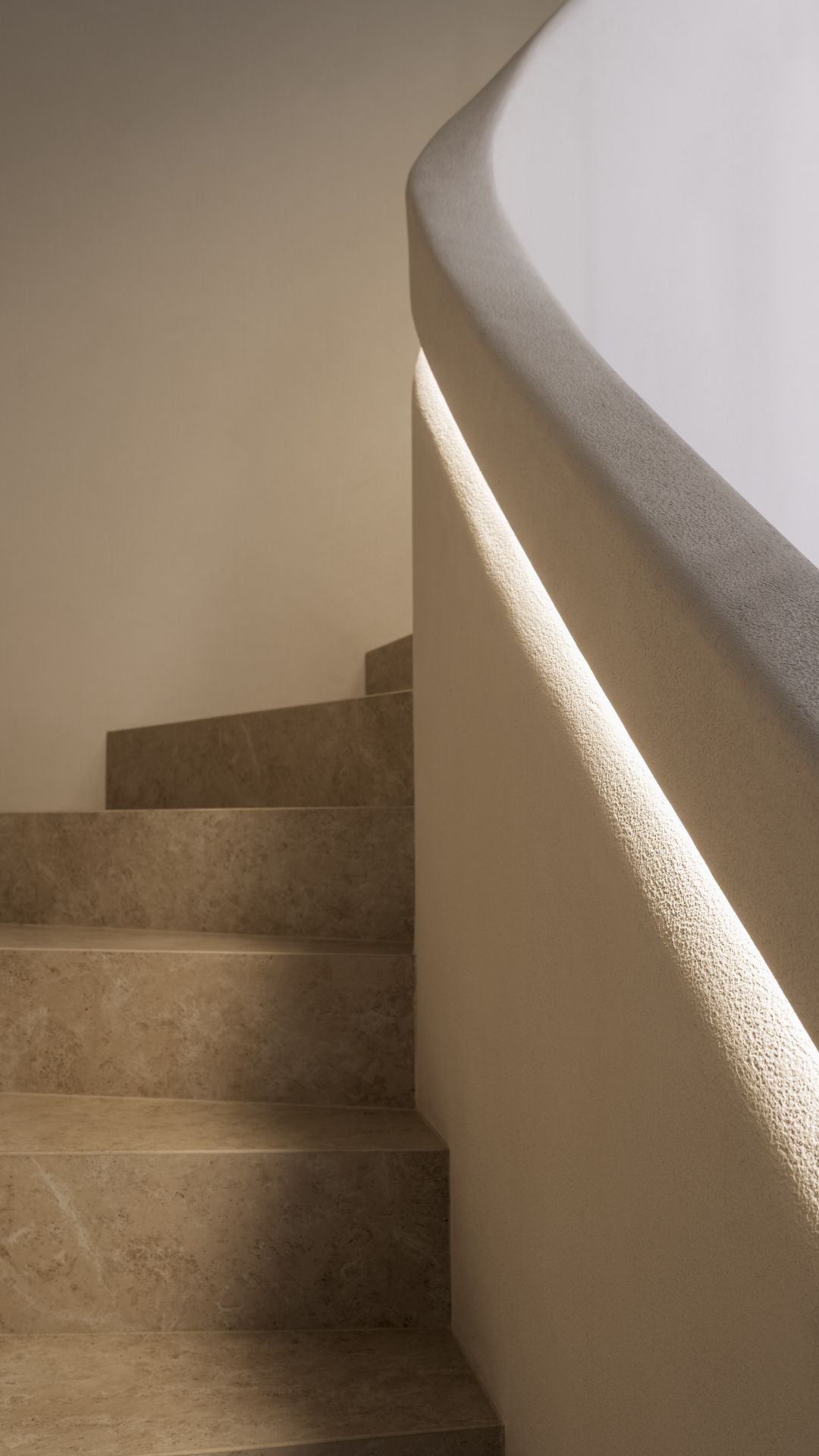 Монолитная лестница как продолжение пространства #дизайнинтерьера#interiordesign#лестница#homedesign