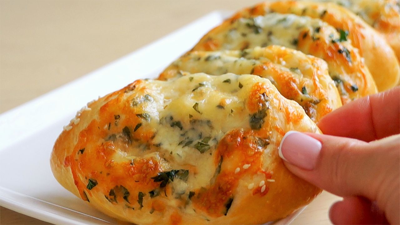 Вместо ПИРОЖКОВ. Лодочки с сыром, чесноком и зеленью.
