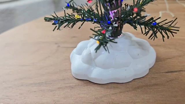 Сосна с цветными огоньками средняя, 16 см, батарейки, 54949-lemax