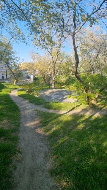 Крепостной ров в парке 30-летия Победы в Анапе