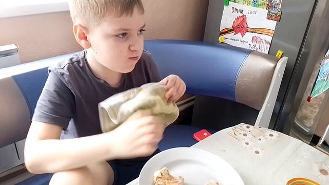 ем шаурму за 3 укуса