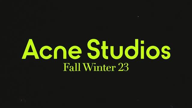 Показ женской коллекции Acne Studios осень-зима 2023-2024