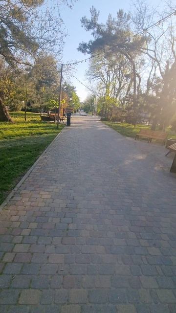Гуляем в сквере им. Гудовича в Анапе
