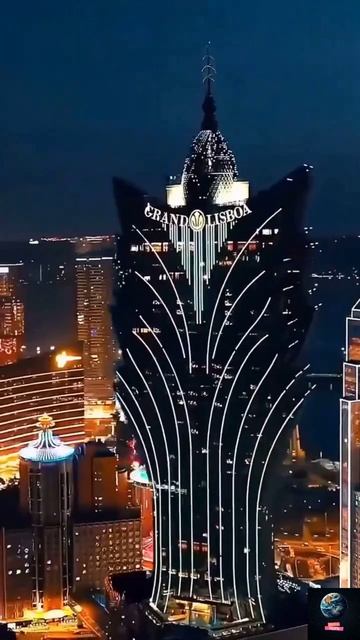 Макао, Китай   Отель Grand Lisboa (Лиссабон) самый знаменитый отель в Макао