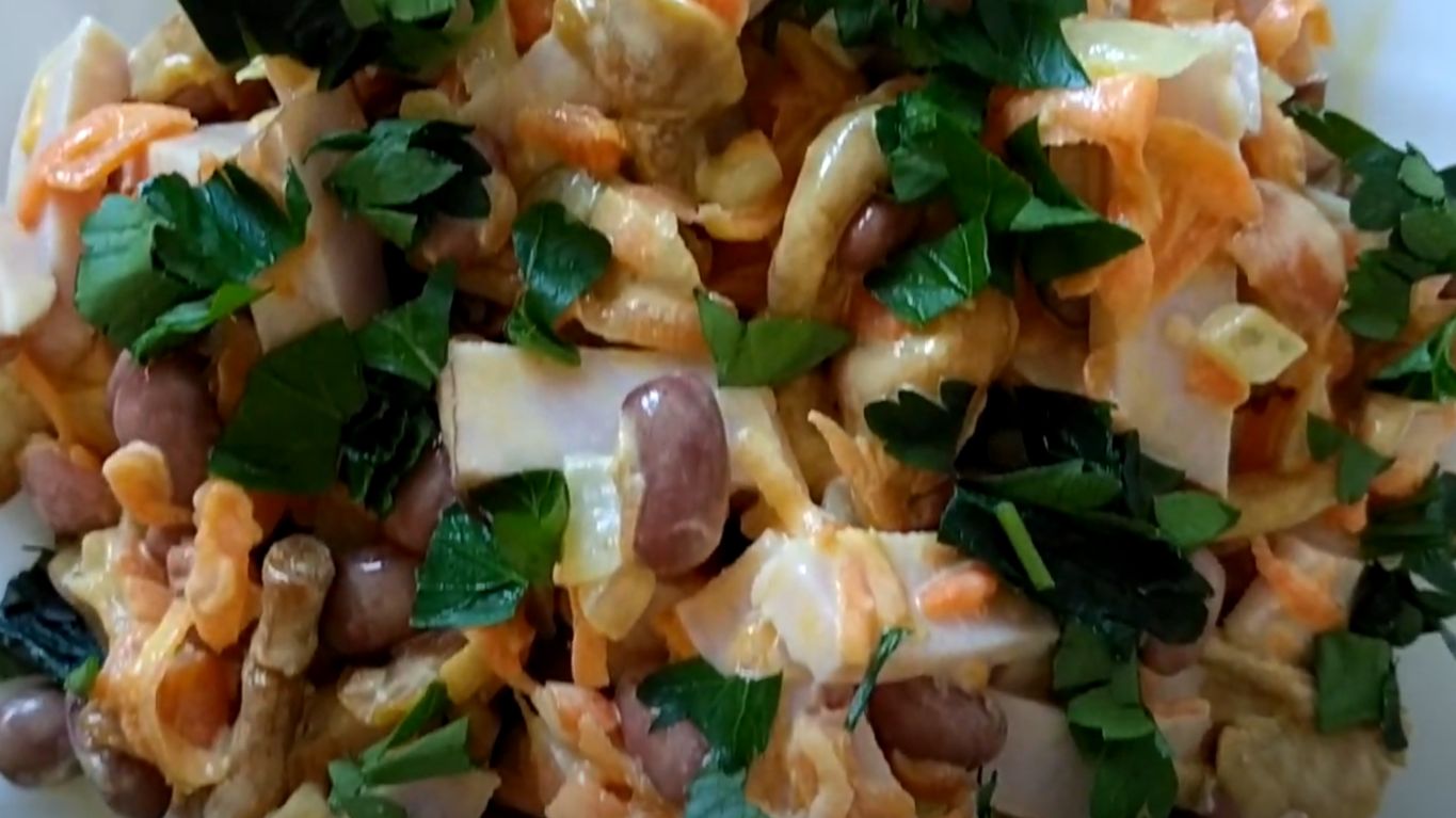 Необыкновенно вкусный салат. Делаю на праздники и каждый день