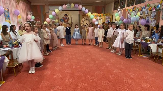 Песня "Детский сад - волшебная страна" ( А.Евтодьева) Группа №9 "Ягодки"