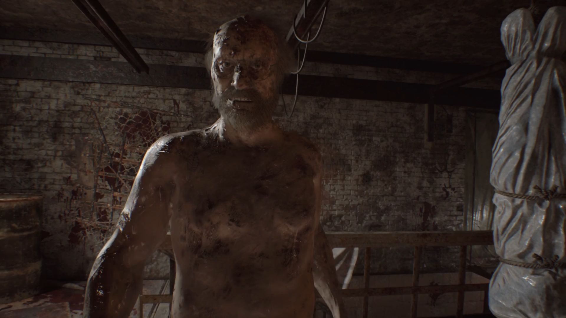 3. Resident Evil 7.Ps 5. Подвал. Встреча с плесневиками. Босс: Глава семьи.