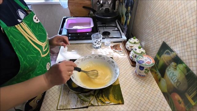 Не хотела готовить, но пришлось /  И получилось очень вкусно / К чаю шарлотка