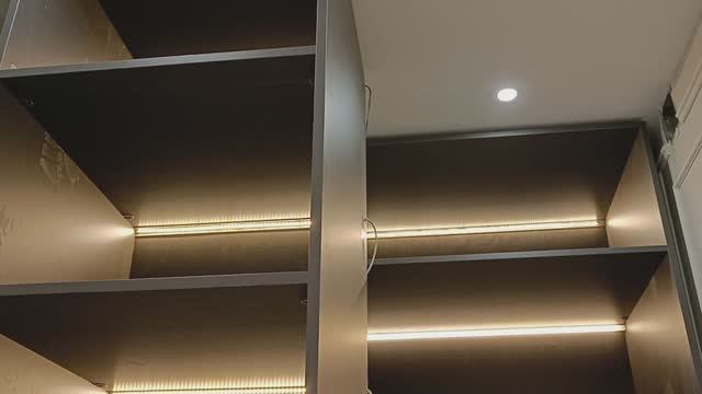 Монтаж подсветки в шкафах. Электрика в новострое. Очередные непонятки и глухие телефоны.