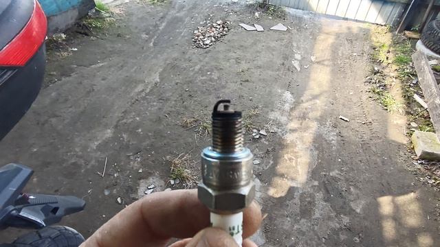Скутер НЕКСТ. ПРоверка свечки после 100км пробега.