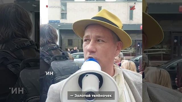 Остап Бендер вернулся: по Москве проехала легендарная антилопа Гну
