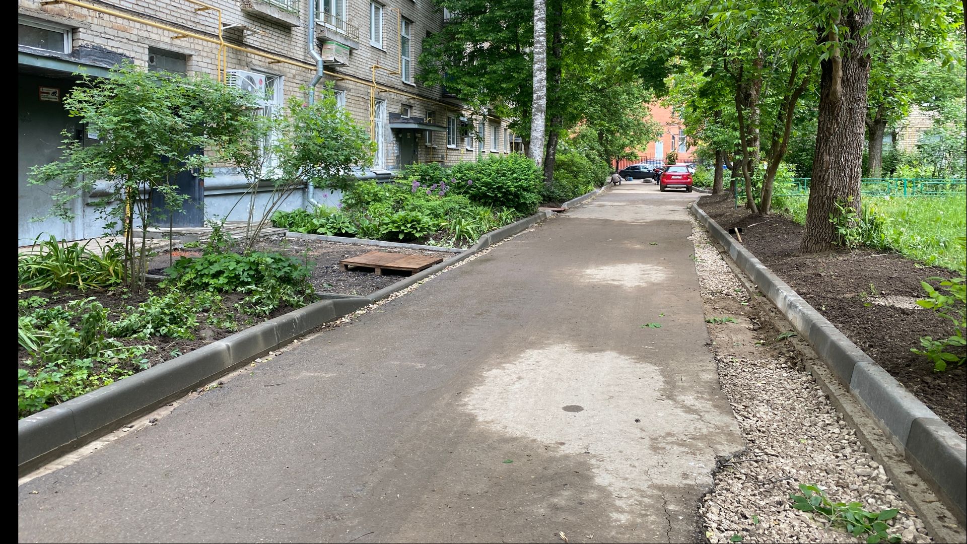 На Московском проспекте, 29 проводят комплексное благоустройство дворовой территории