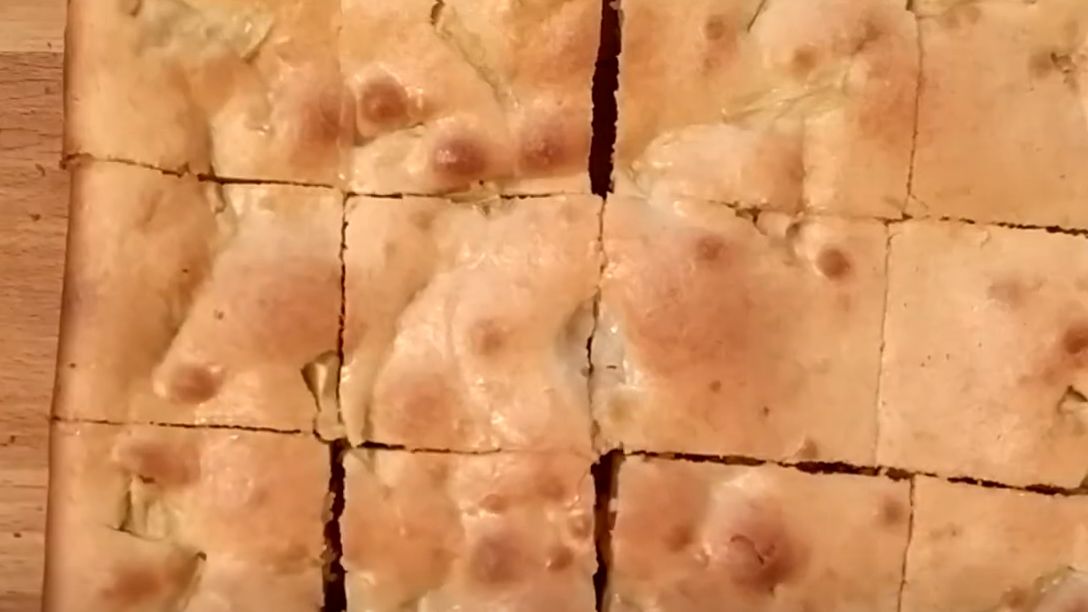 Потрясающе вкусный пирог с яблоком