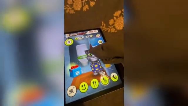 Shark Puppet plays My Talking Tom