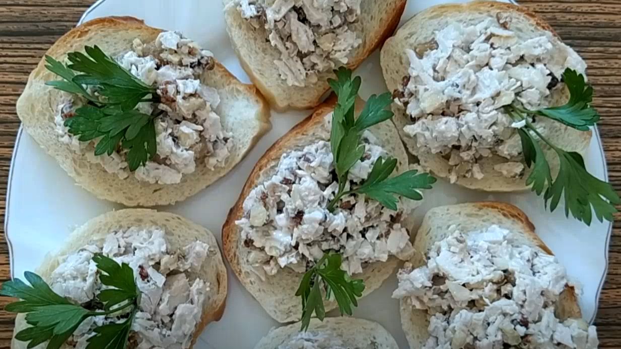 Оригинальная закуска за 5 минут! Можно кушать как салат, а также делать бутерброды