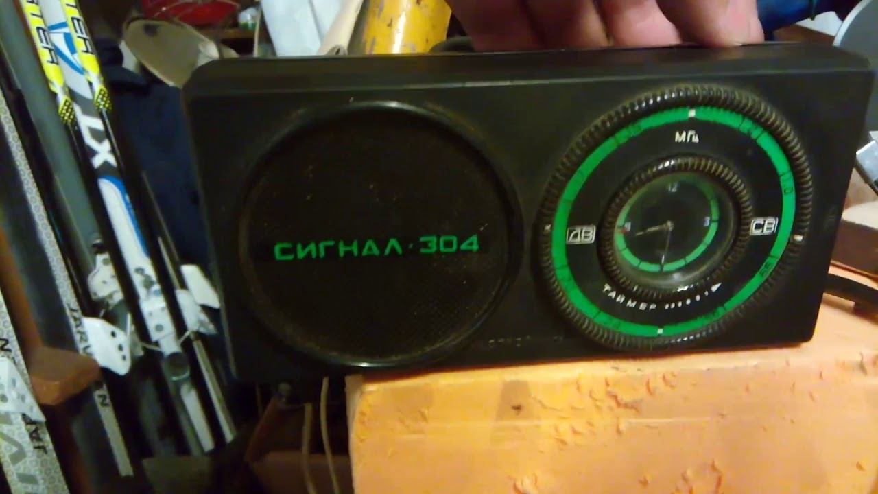 Радиоприемник с часами "Сигнал-304"