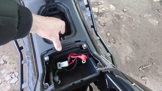 Скутер НЕКСТ.Как добраться до топливного поплавка в баке.