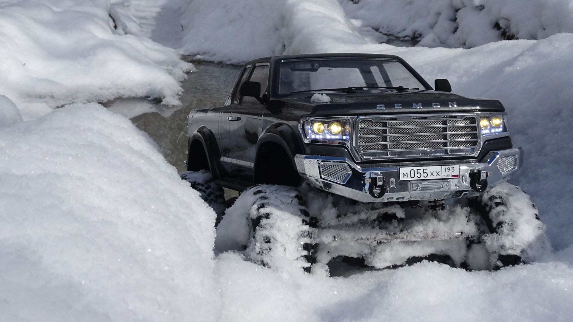 Cross-RC EMO AT4V 1:10 Scale RC Crawler - Snow run