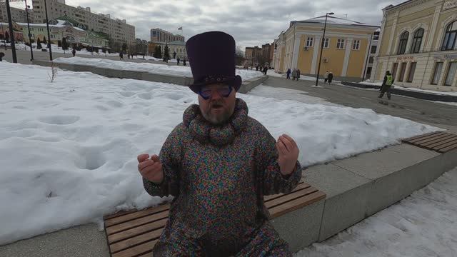 Волшебник поздравляет дорогих женщин с Восьмым Марта