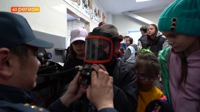 ВОСПИТАННИКИ ДЕТСКОГО ДОМА № 4 ПОБЫВАЛИ В ГОСТЯХ У КАМЧАТСКИХ ПОЖАРНЫХ • НОВОСТИ КАМЧАТКИ