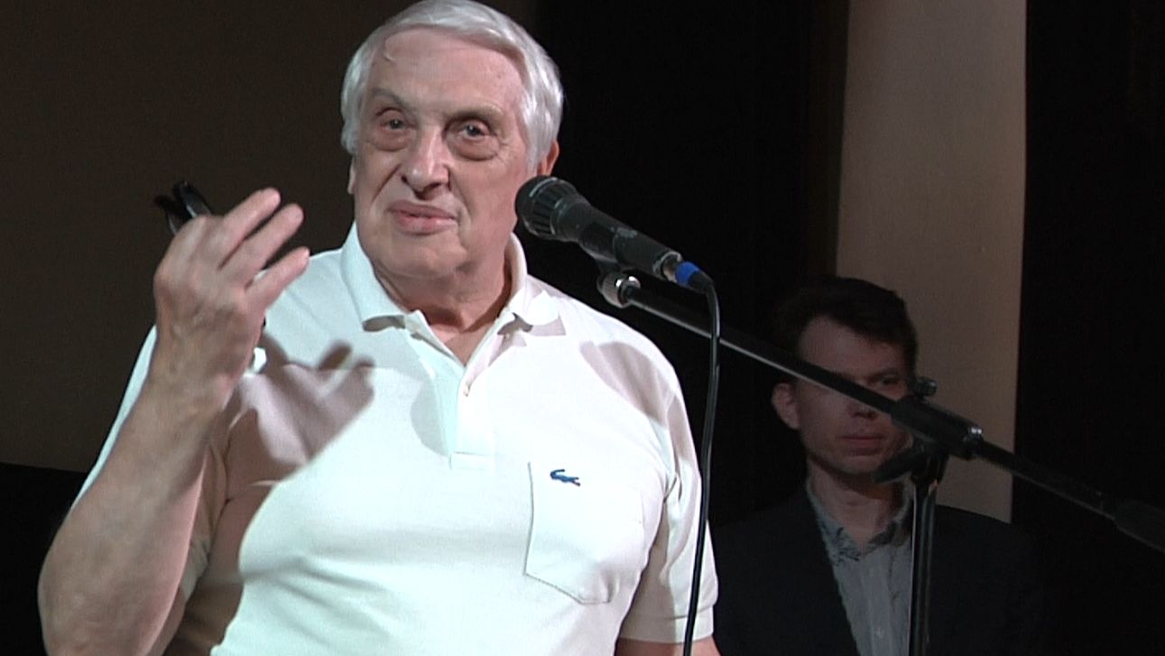 ЕВГЕНИЙ РАДОМЫСЛЕНСКИЙ ПЕРЕД ВОЕННОСЛУЖАЩИМИ ПРЕЗИДЕНТСКОГО ПОЛКА.