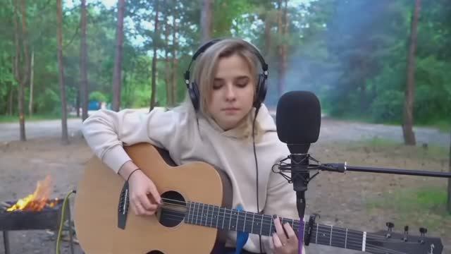 Lady Leo красиво спела песню, под которую мы танцевали медляк