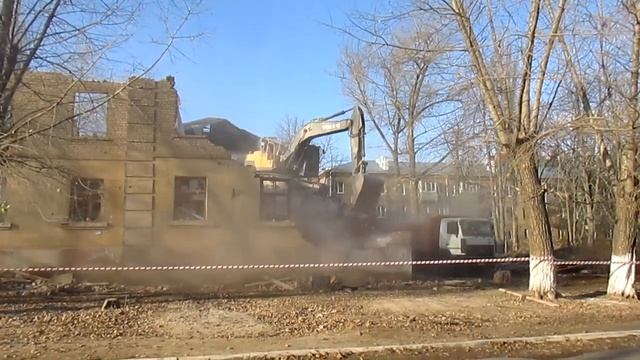 Продолжаем наблюдать за сносом домов в городе Семилуки 13.11.2020