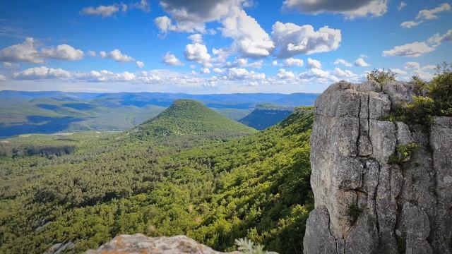 Таймлапс Крымский пейзаж.Россия. Крым. Бахчисарайский район. Качинская долина . Тепе Кермен.