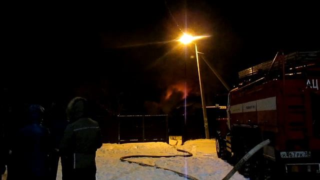 16.01.2021 года в городе Семилуки на улице Садовая рядом с газовой будкой сгорела баня #пожар #огонь