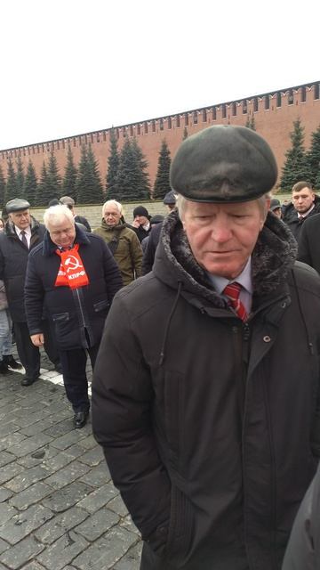 Зюганофф - живее всех живых https://stihi.ru/2015/11/23/8818
