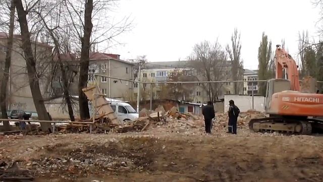 Продолжаем наблюдать за сносом дома №42 по улице Крупской в городе Семилуки 24.11.2020