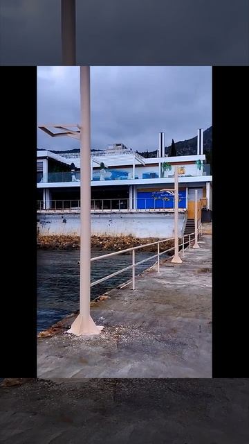Подготовка к сезону на старом причале. Крым. Новый Свет.