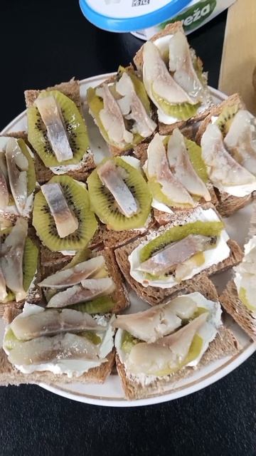 🤩 мраморный с какао 🎂😋 канапешки с селёдкой (из интернета) 🍢😋