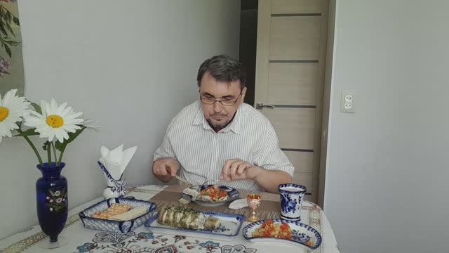 Мукбанг. Злой плачет от зависти, добрый - от радости. 31.05.2026