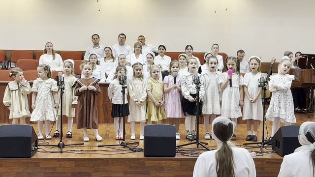Дети мл.группы - Глазки я закрою, ручки я сложу