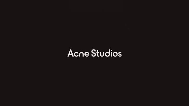 Показ женской коллекции Acne Studios осень-зима 2026-2027