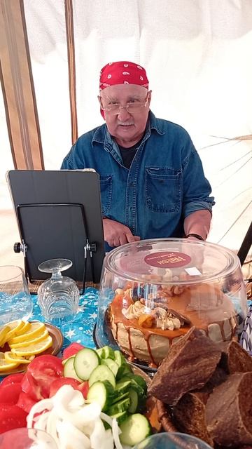 ДМ меня поздравляет с ДР