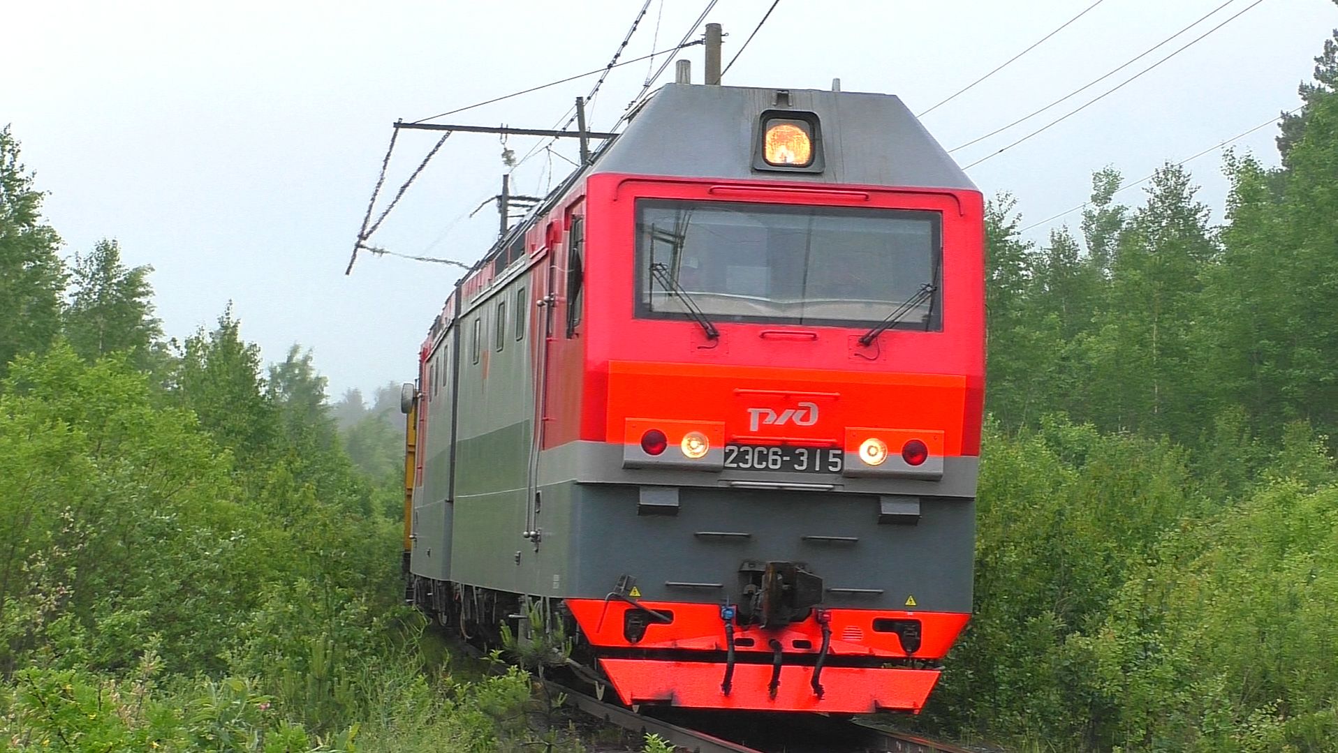 2ЭС6-315 "Синара" с хозяйственным поездом