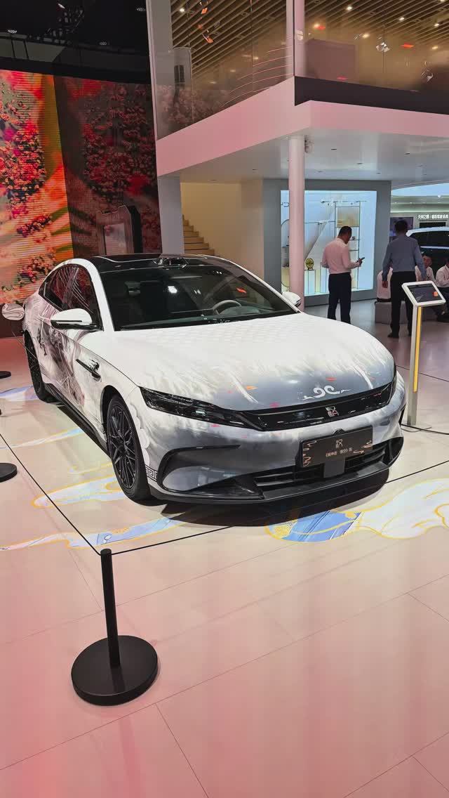Новый BYD Han Black Myth Edition — флагман BYD на Пекинском автосалоне 2026